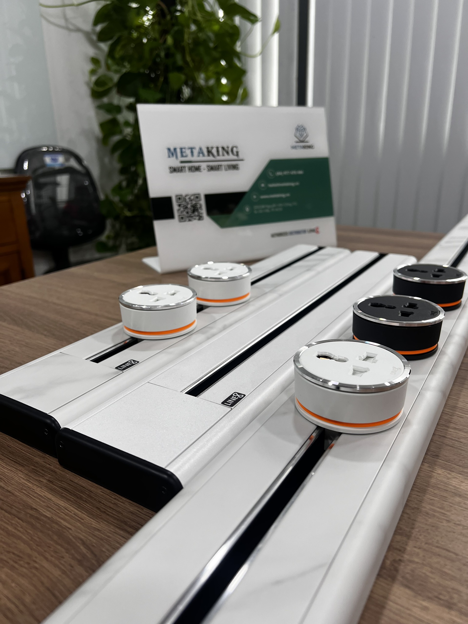 Line8 - Model S (Lắp nổi)